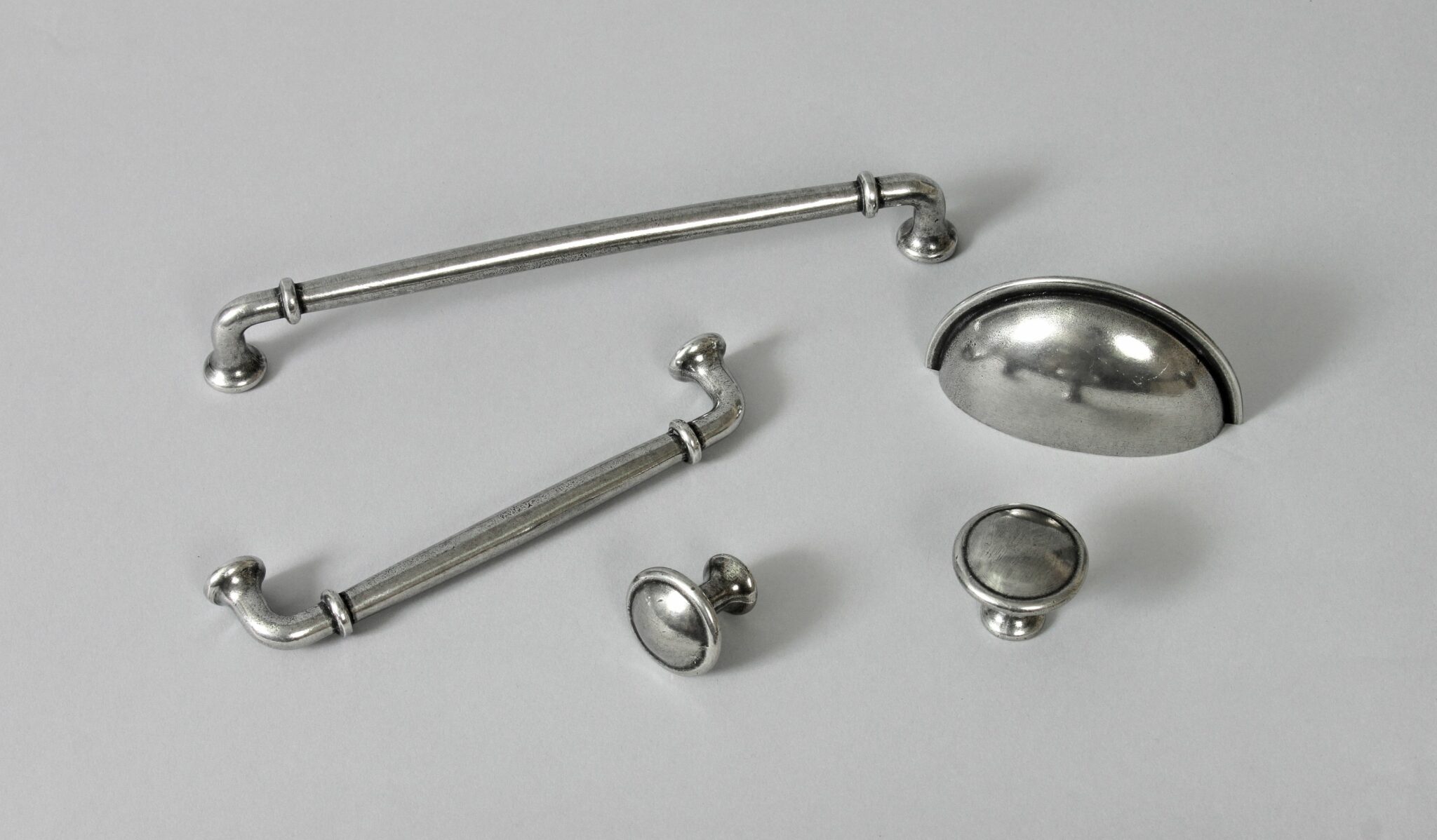 Chester Solid Pewter Cabinet Handle - Finesse